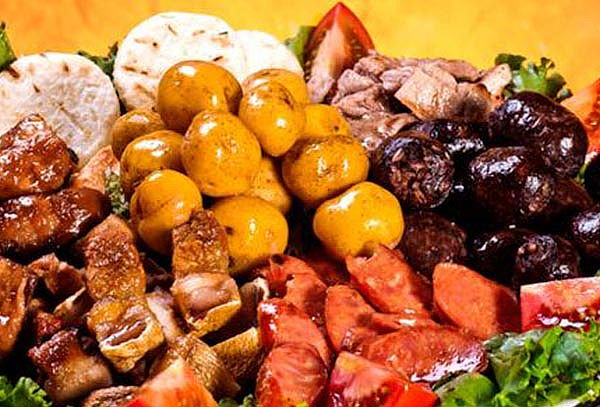 Picada Familiar para 4 + Entrada + Bebida en La | Cuponatic