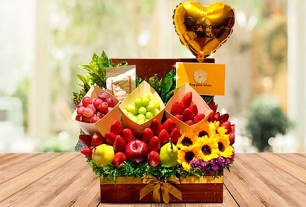Arreglo Floral Con Uvas Rojas Arreglo Frutal Con Vino Florería Mrs.