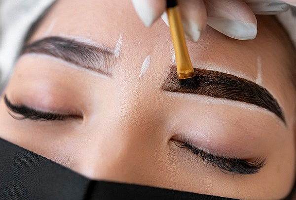 Diseño de Ceja con Laminado + Henna | Cuponatic